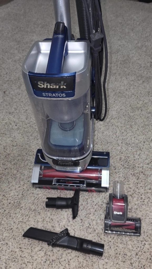 Shark Stratos AZ3002 Review [After 1 Month of Daily Use]